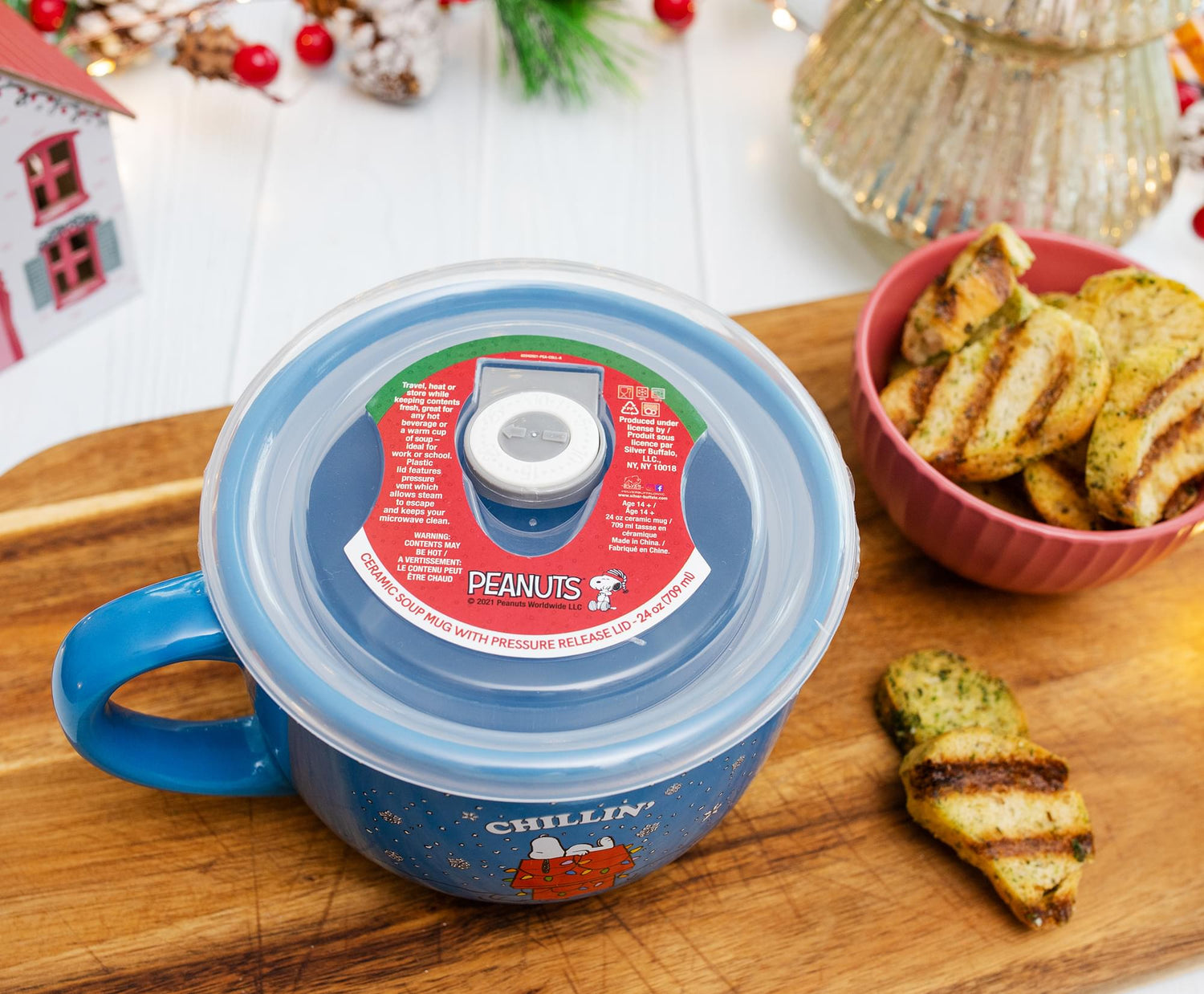 Peanuts Snoopy Chillin 24oz Soup Mug w/ Vented Lid | Free Shipping